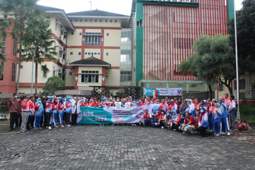 APEL LUAR BIASA DALAM RANGKA MEMPERINGATI HARI AIDS SEDUNIA - RSUD Kota Salatiga